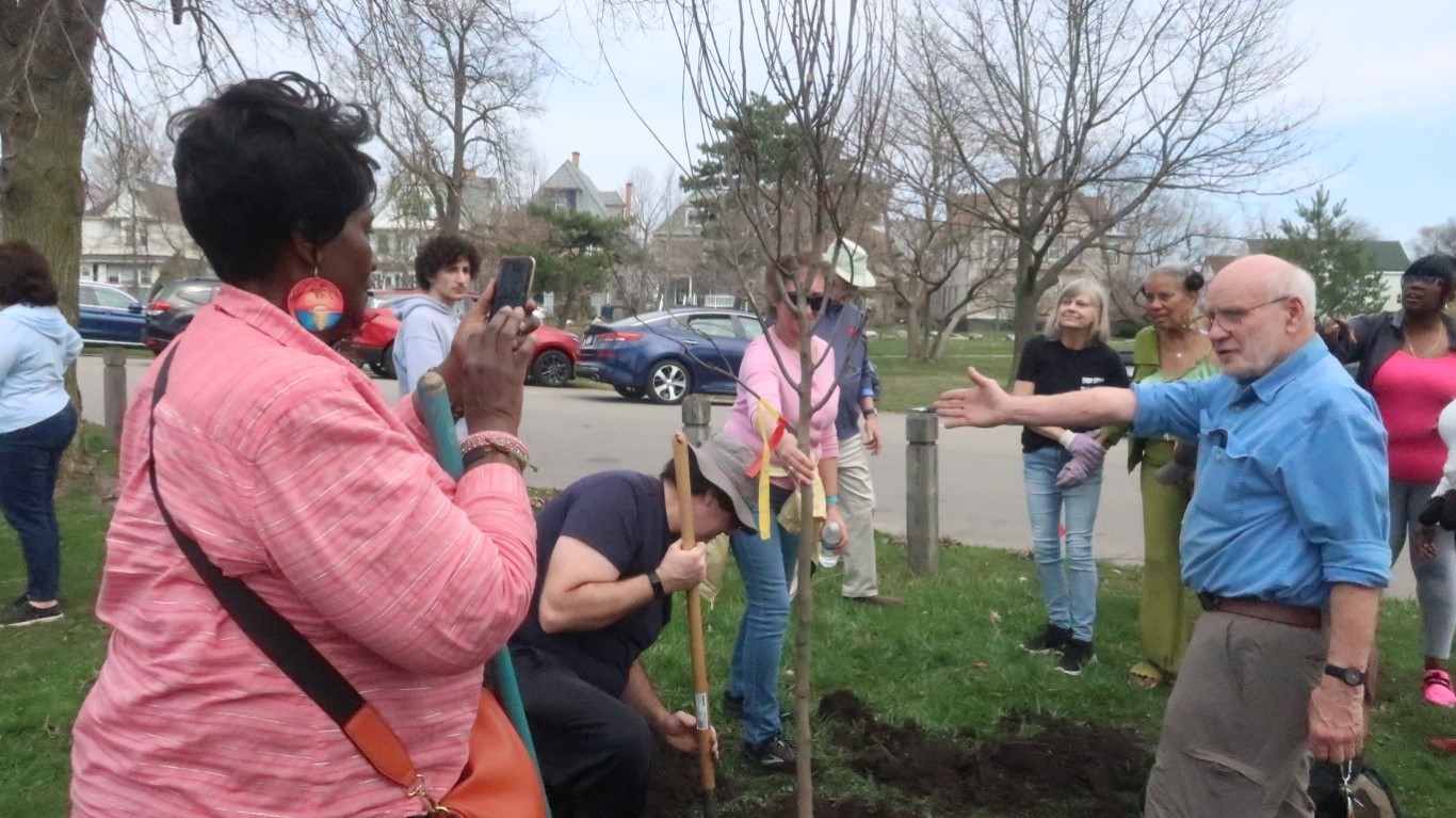 April 15 2023 Tree Planting Workshop & Planting | Buffalo Green Fund